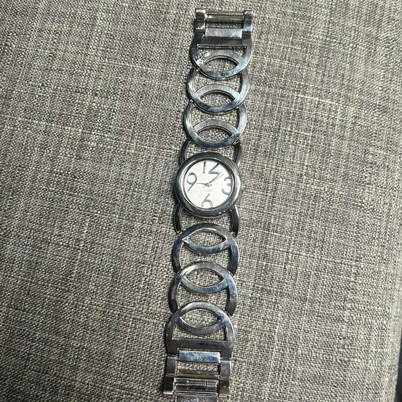 Accessories | Vintage Womens Y2k Silver Tone Analogue Watch With A ...